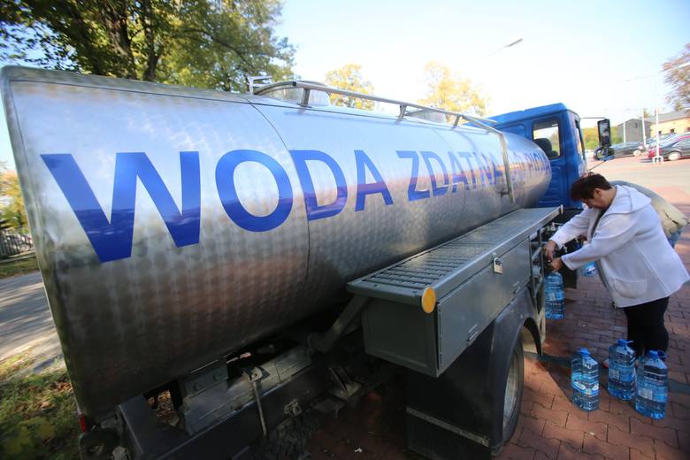 Ktoś podłączył się pod hydrant - na osiedlu nie było wody - plus.poranny.pl