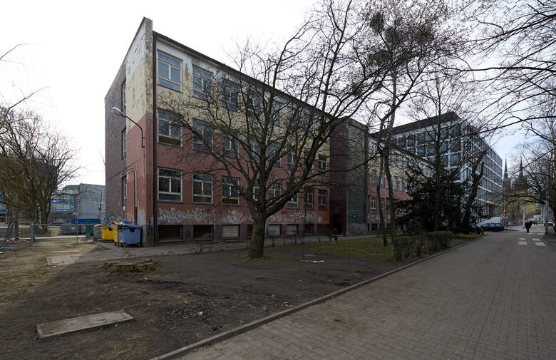 50-lecie XIV LO we Wrocławiu. Tłumy absolwentów na urodzinach ...