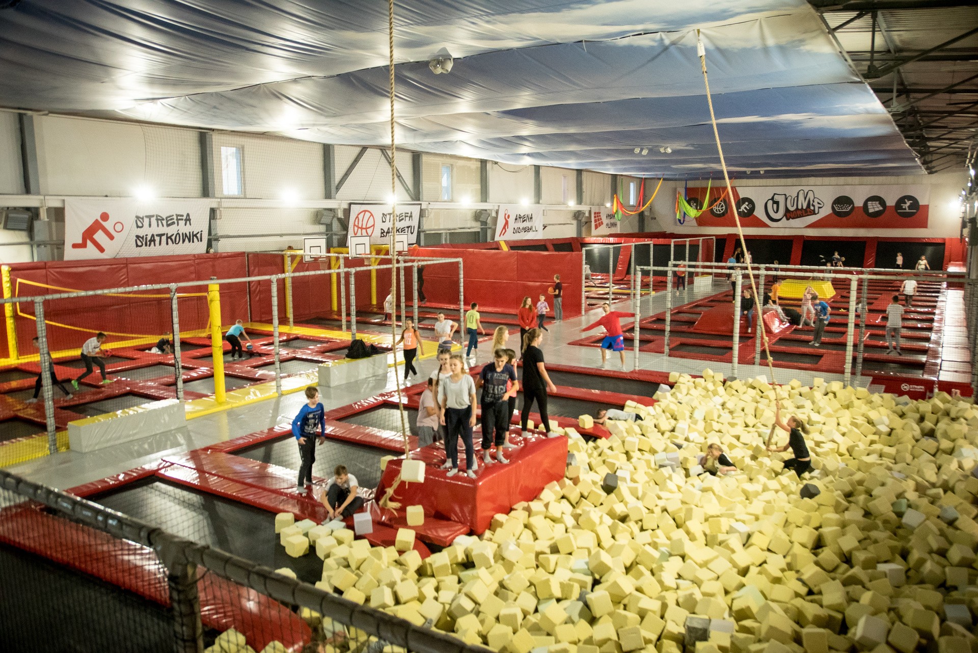 Park Trampolin JumpWorld Wrocław - NAJWIEKSZA POWIERZCHNIA TRAMPOLIN WE ...